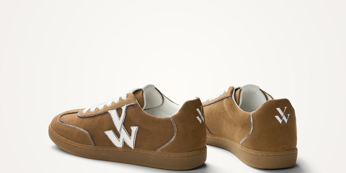 Baskets monogramme Sarah marron à semelle rétro • Vanessa Wu